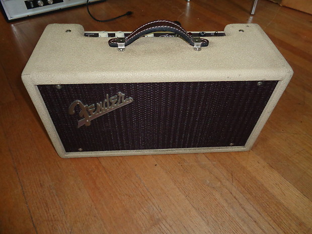 Fender 1964 Reissue Fender Reverb Unit White | Reverb