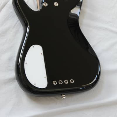 Fleabass Model 32 Junior Short Scale Flea Signature 4 String | Reverb