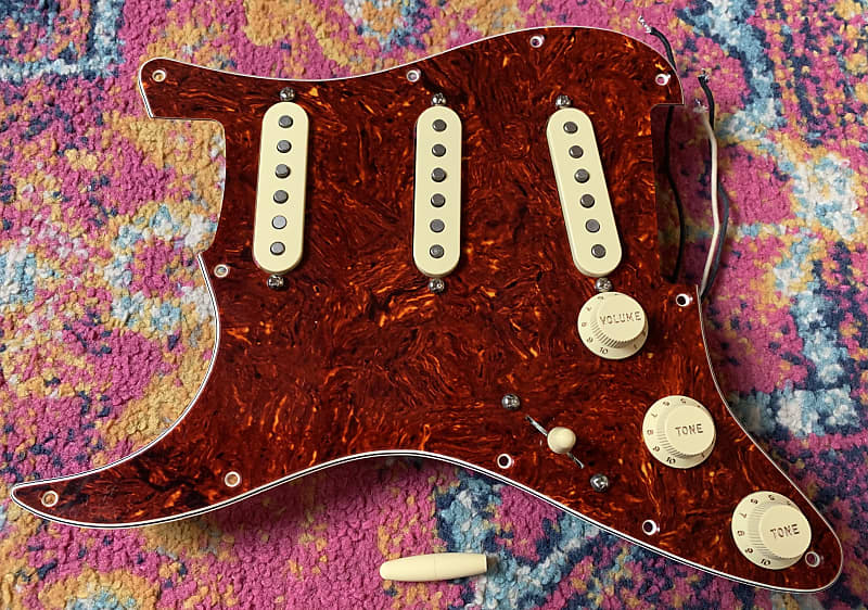 Lindy Fralin Left Handed Loaded Stratocaster Pickguard 2024 | Reverb