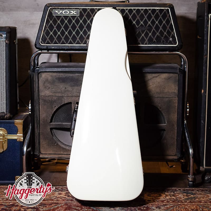 Bobelock 1029 Fiberglass Arrow Mandolin Case- Ivory/Blue | Reverb