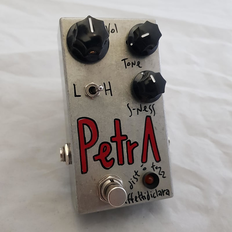 Effett ID Iclara Petra Fuzz | Reverb