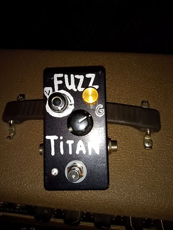 DIY Fuzz titan 2022 Black | Reverb