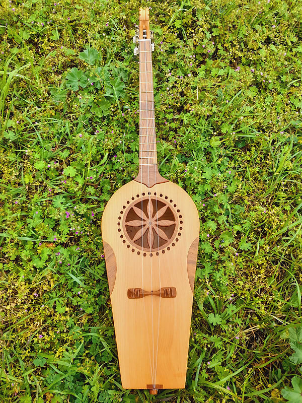 Georgian folk music instrument Panduri | String instrument | | Reverb