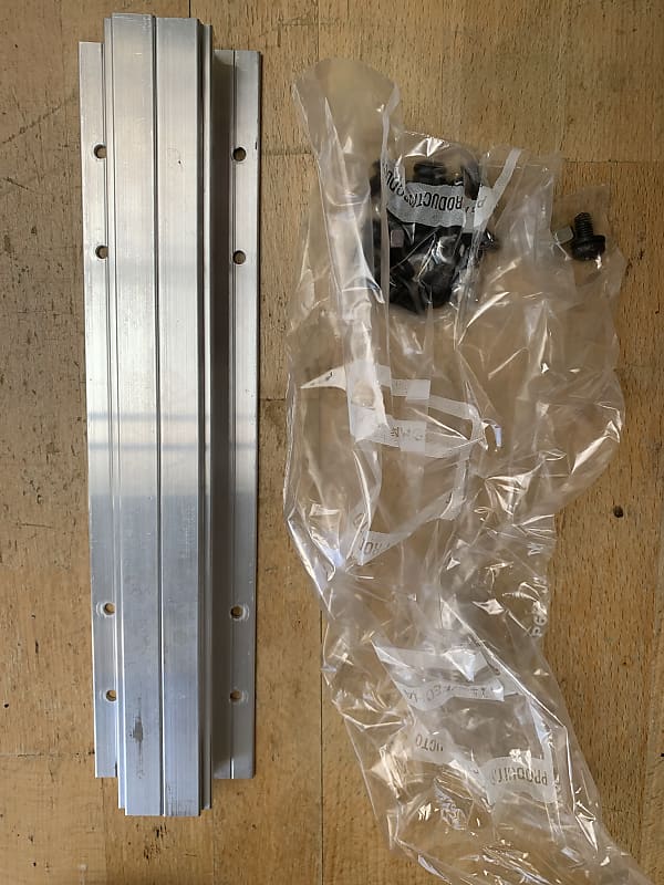 Rack 19" rails + screws | Reverb