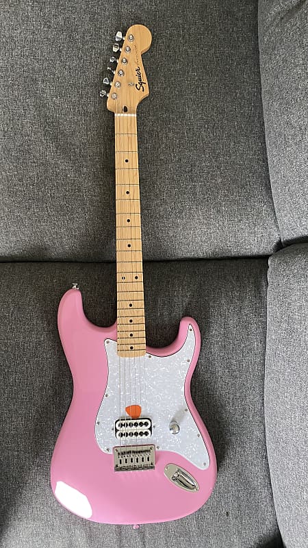 Squier Custom Tom Delonge Stratocaster 2023 - Flash pink | Reverb