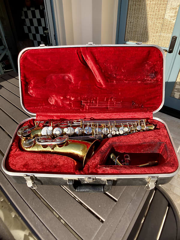 Armstrong Alto Saxophone — Perfect for Students | Reverb