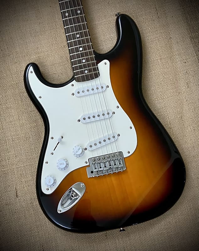 Left Handed Fender Squier Stratocaster Affinity Sunburst | Reverb