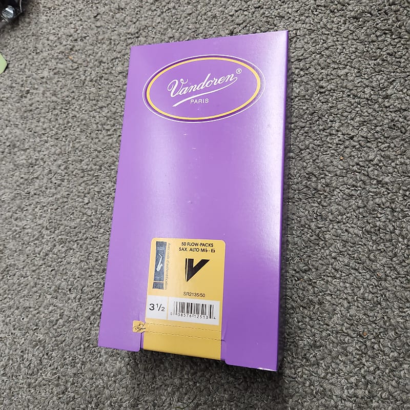 Mint Vandoren alto sax reeds Sr2135/50 box of 50 3.5 reeds | Reverb