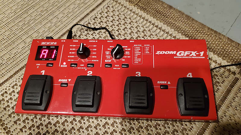 Zoom Gfx-1 multi-effects unit with power | Reverb