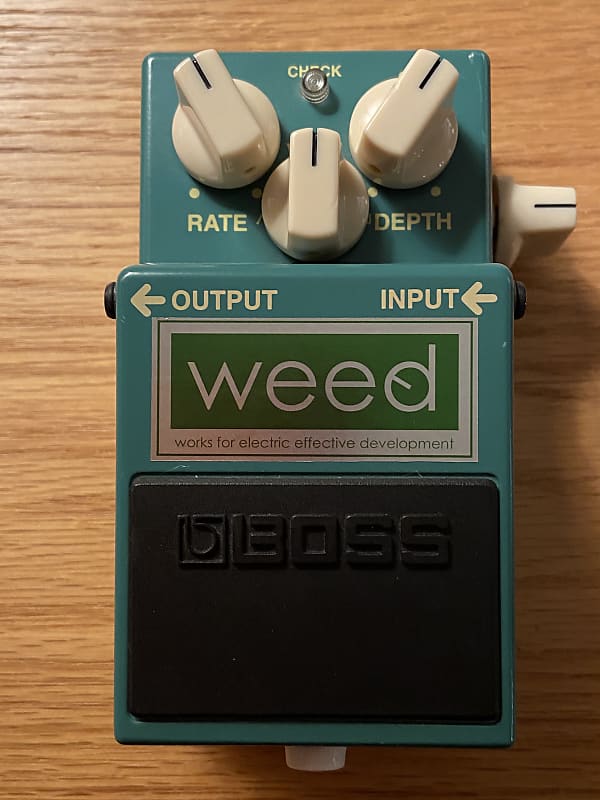 WEED modded Boss TR-2 Tremolo | Reverb