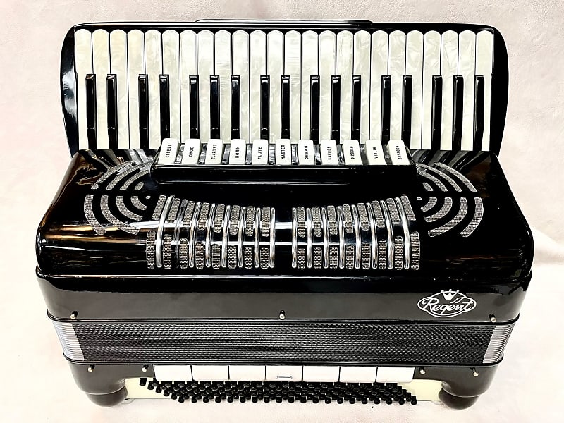 REGENT 4-REED SINGLE TONE CHAMBER ACCORDION #RGT16 | Reverb