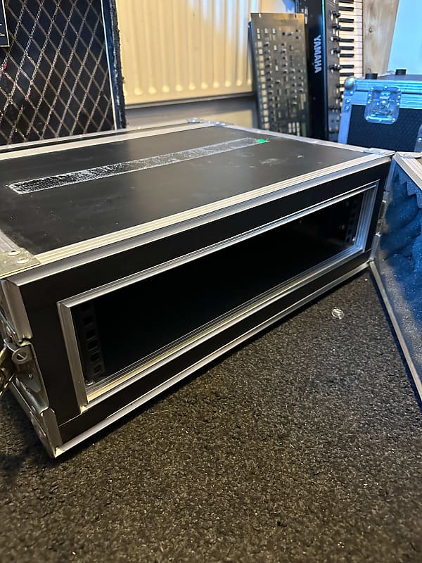 Rhino Shock Absorbing 2u Rack Flight Case | Reverb