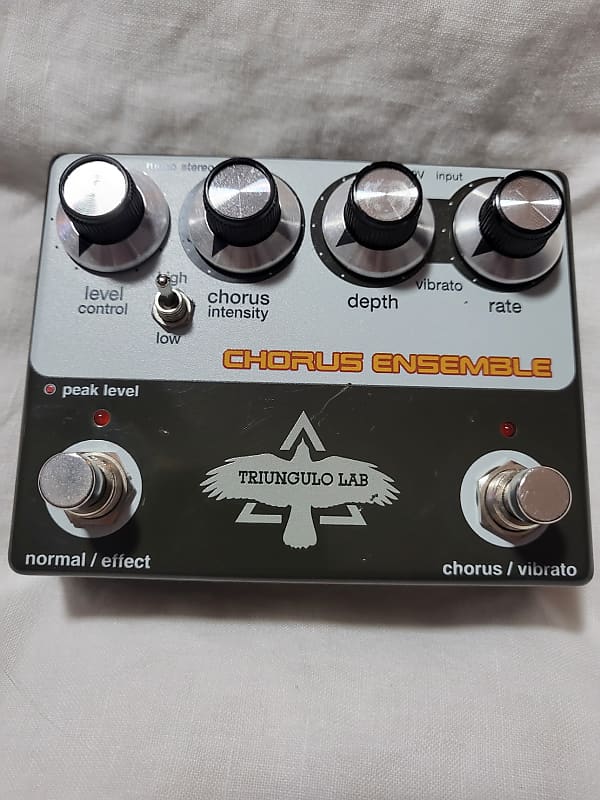 TRIUNGULO LAB CHORUS/VIBRATO | Reverb