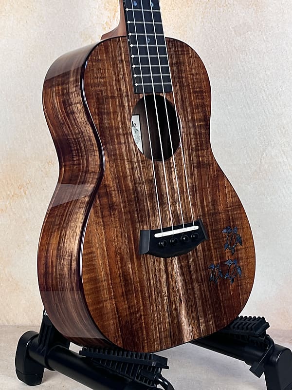 Kanile'a Honus Tenor Ukulele HNS-T (Turtles) with Gig Bag | Reverb