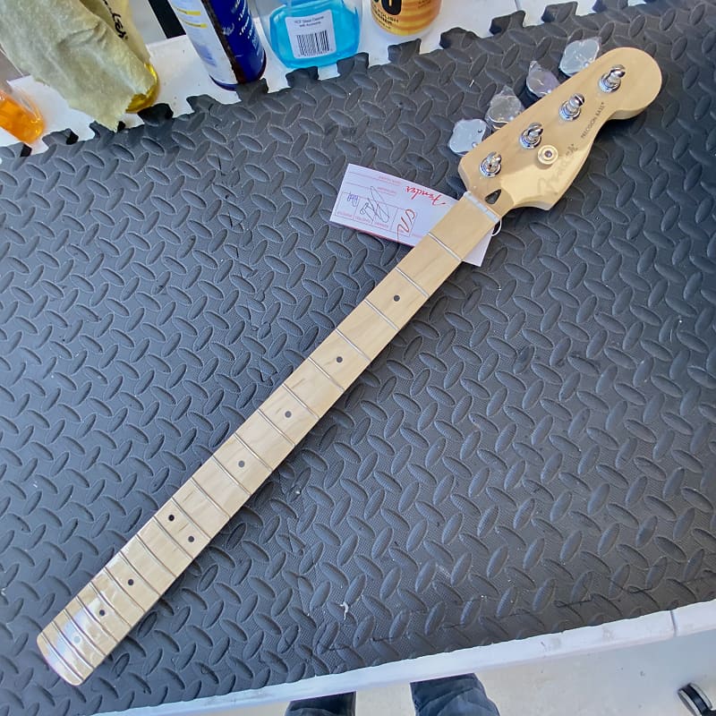 Fender Player Precision Bass Maple Neck w/Tuners MINT 23042 | Reverb