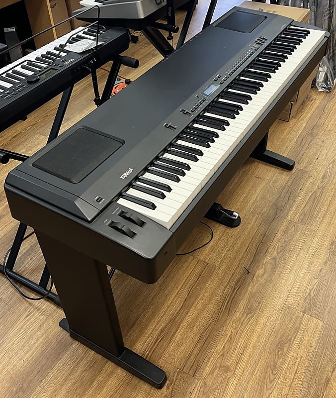 ***YAMAHA P-200 ELECTRIC PIANO 88-KEY WEIGHTED WITH STAND | Reverb