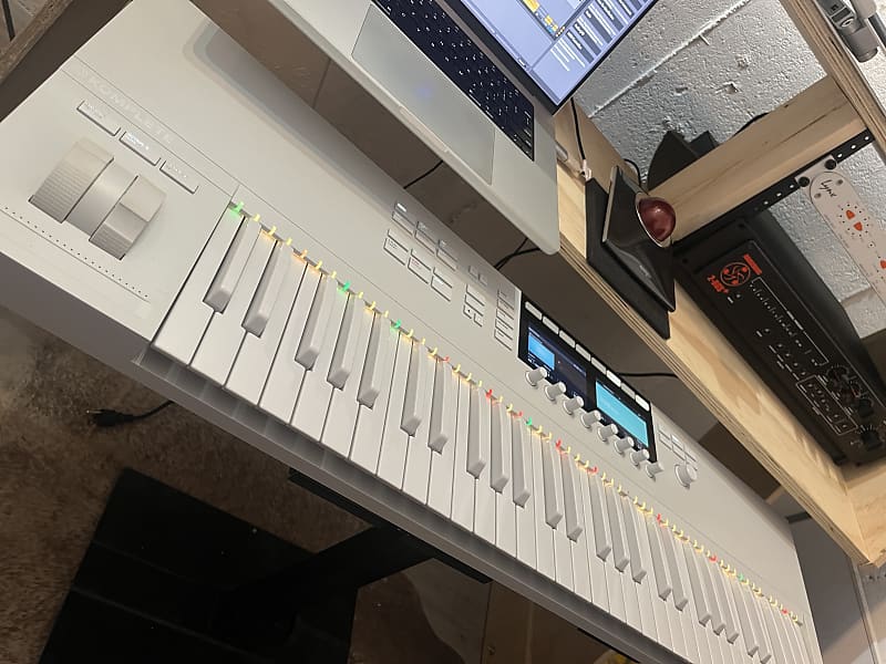 Native Instruments Komplete Kontrol S61 MKII - Vapor | Reverb Canada