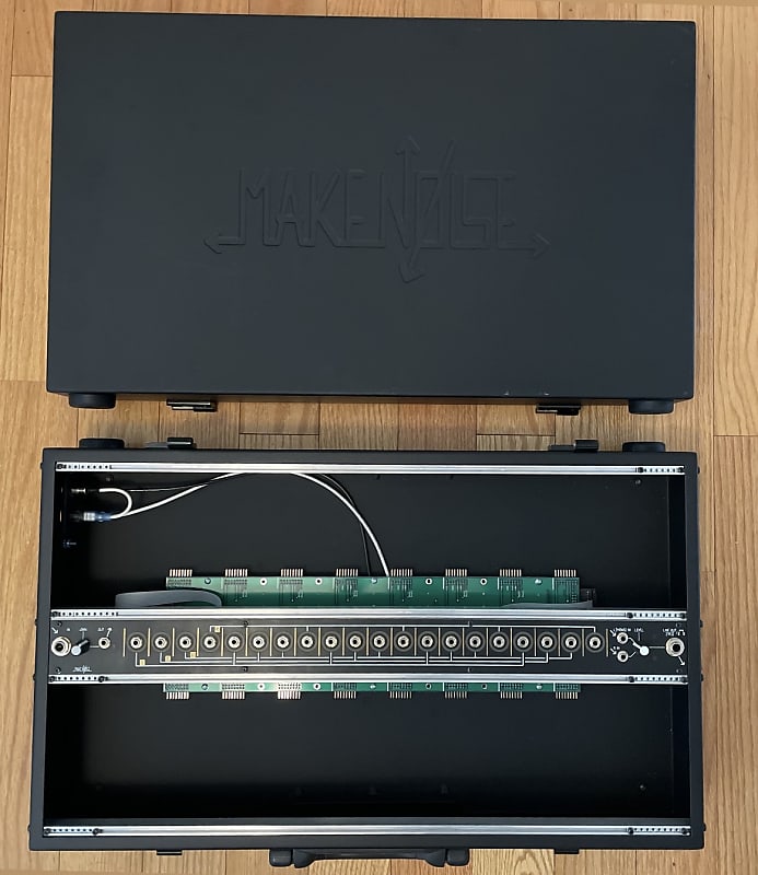 Make Noise CV bus case | Reverb