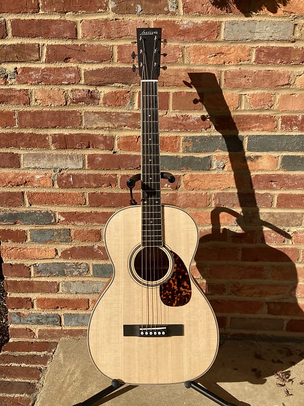 Larrivee 00-40 MH parlor-size acoustic guitar; Spruce and | Reverb