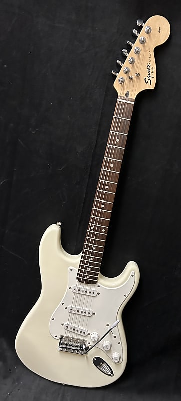 Fender Squier Affinity Stratocaster - White | Reverb