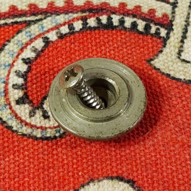 VINTAGE 1972-1976 FENDER BASS STRING TREE w/ SCREW - 1976 | Reverb