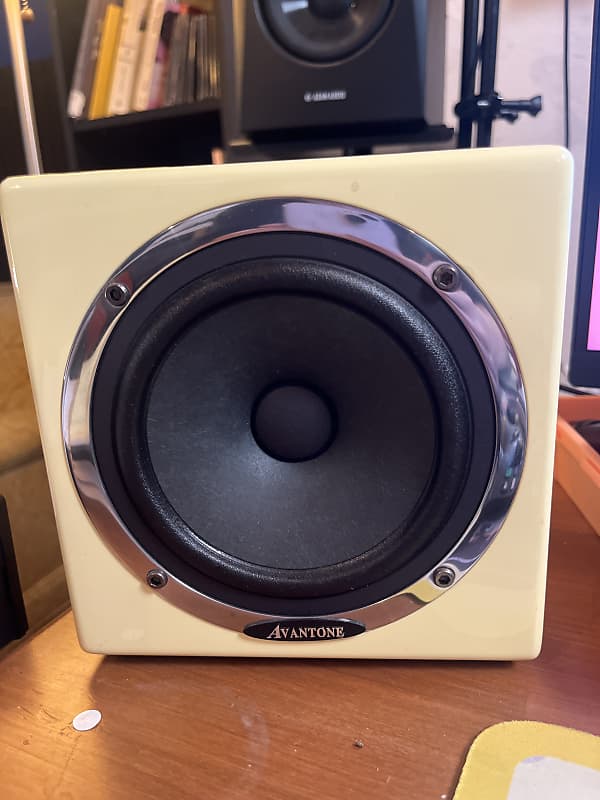 Avantone Audio Active MixCube Powered Studio Monitor (Single) | Reverb