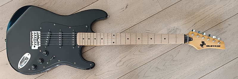Sunn Fender Mustang Stratocaster 1980s - Black | Reverb Australia