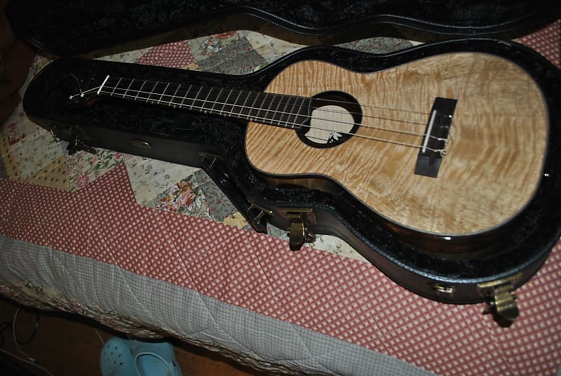 'Oli L-2 BM mango baritone ukulele wMisi pickup&Oahu case | Reverb