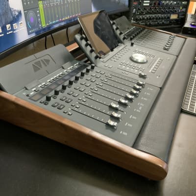 Mix Ends Avid (2) S1’s, Dock three bay desktop stand 2024 - | Reverb