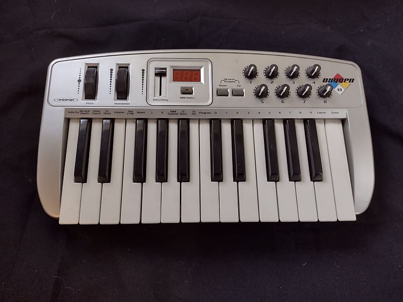 Midiman Oxygen 8 25-Key USB / 5 pin MIDI Keyboard Controller, | Reverb