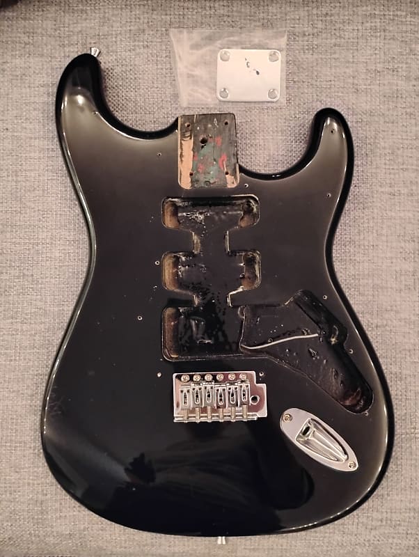 Fender Squier stratocaster 2002 - full thickness | Reverb