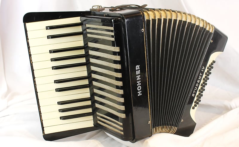 7450 - Black Hohner Student IV Piano Accordion MM 25 32 | Reverb