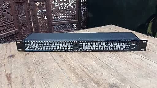 Alesis SUPER CLEAN Alesis M-EQ 230 Dual 1/3 Octave Precision | Reverb