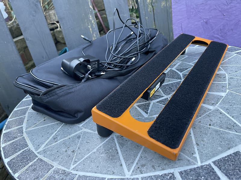 Gokko Compact Pedal Board with Gig Bag with power supply | Reverb UK