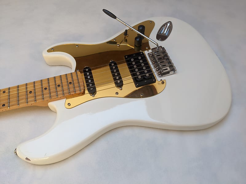 Shine Stratocaster HSS - 2000's - Olympic White - Gold | Reverb