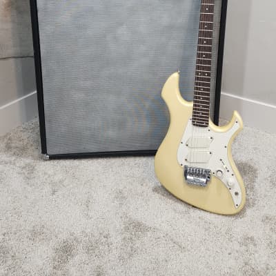 Fender Performer Made in Japan 1985 White/yellow | Reverb