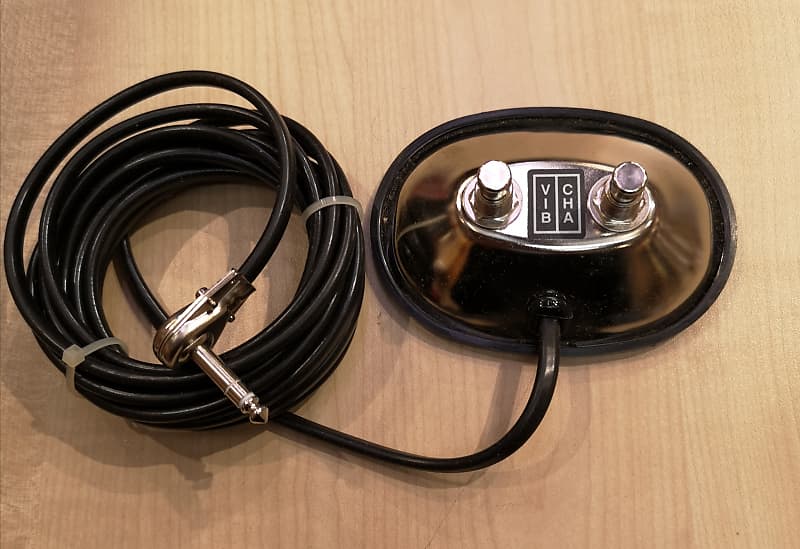 Fender 099-4060-000 2-Buttons Vibrato/Channel Footswitch with | Reverb