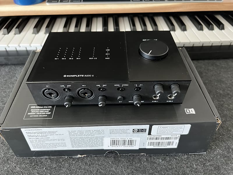Native Instruments Komplete Audio 6 - Black | Reverb