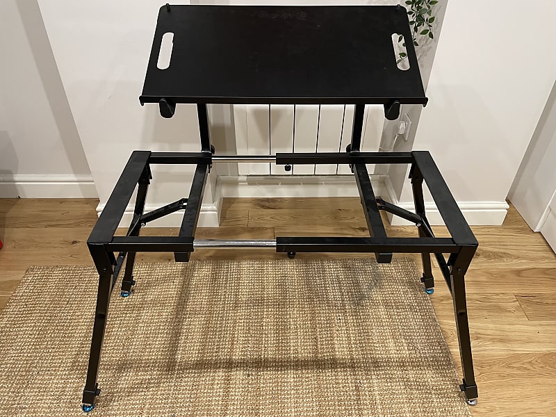 Keyboard / synth / drum machine / fx stand | Reverb