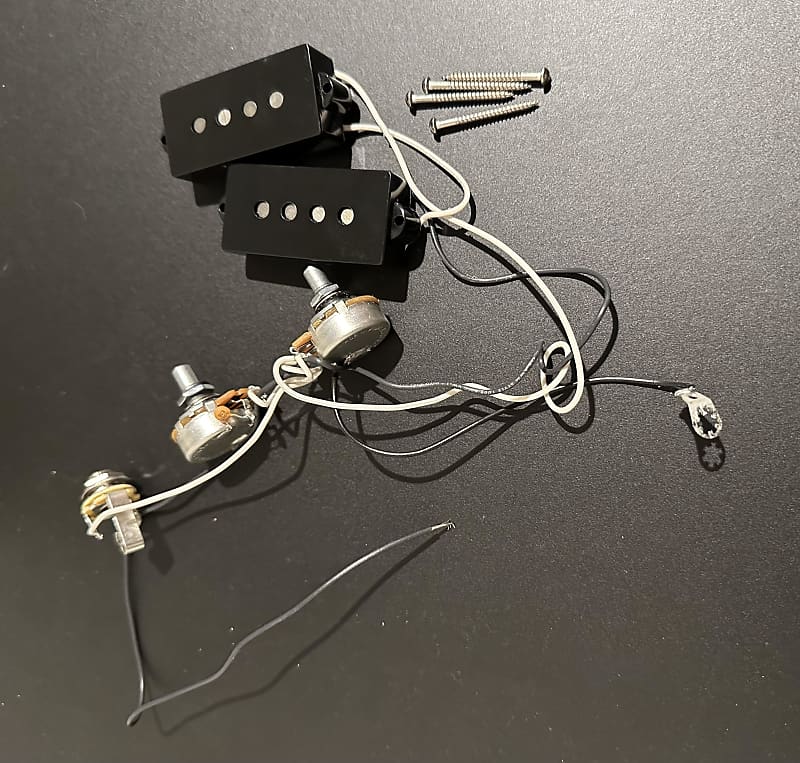 Fender Player Series split-coil Precision Bass® Pickups and | Reverb