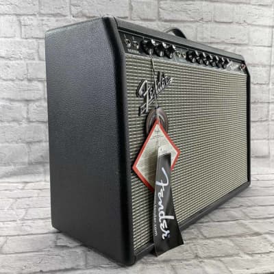 Used: Fender 65' Deluxe Reverb Reissue 22 - Watt Amplifier | Reverb