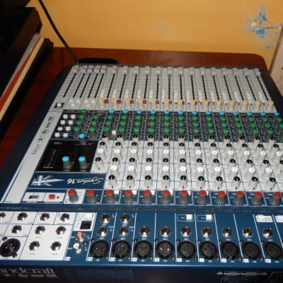 Soundcraft Signature 10 10-Input Mixer with Effects | Reverb