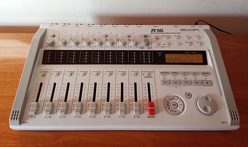 Zoom R16 - Multitrack recorder | Reverb