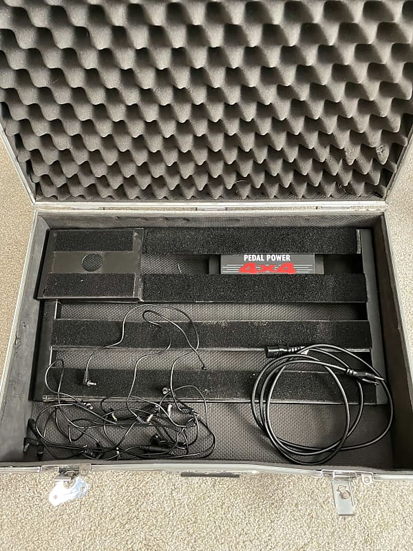 Pedaltrain PT-2 with Tour Case with Voodoo Lab Pedal Power | Reverb