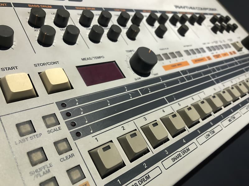 Roland TR-909 Rhythm Composer Drum Machine | Reverb