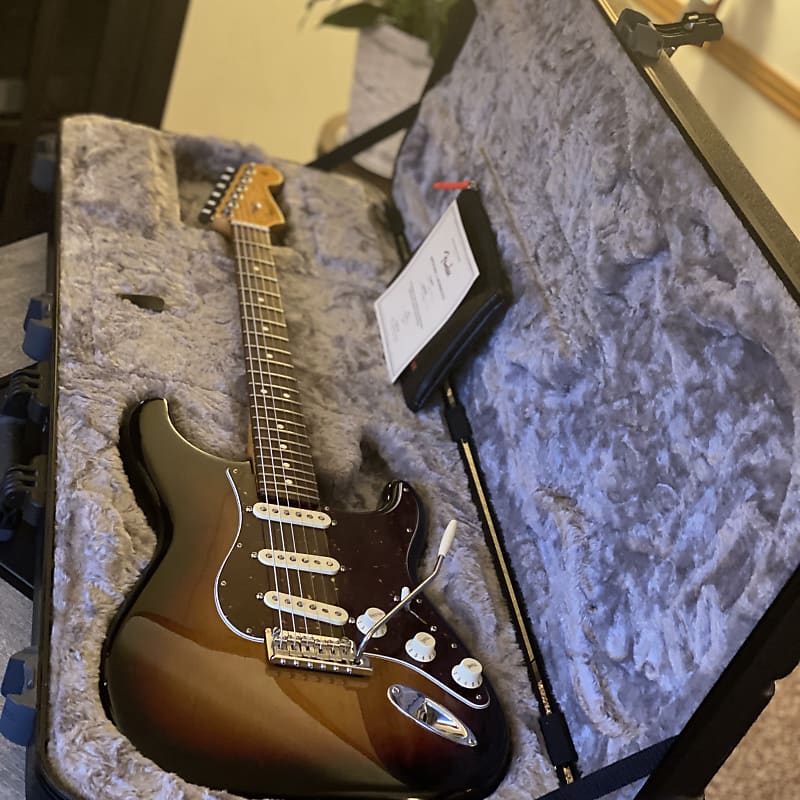 Fender 0113900700 2020 - 3 Color Sunburst | Reverb