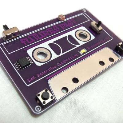 RC Circuit Bent 'Futures Past' 8bit Random Music Generator | Reverb UK