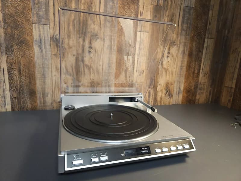 Realistic LAB-2000 Linear Tracking Automatic Turntable W/ | Reverb