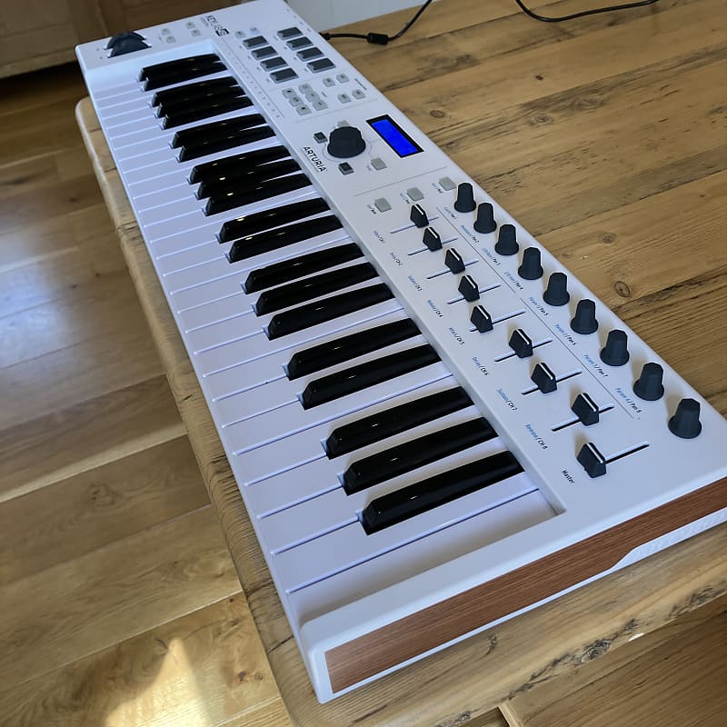 Arturia Keylab Essential 49 Mk2 with UDG hard case, Analog | Reverb UK