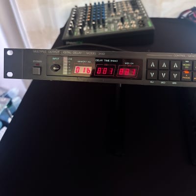 TOA 310D 12bit Digital Delay Rack (90s) | Reverb Canada
